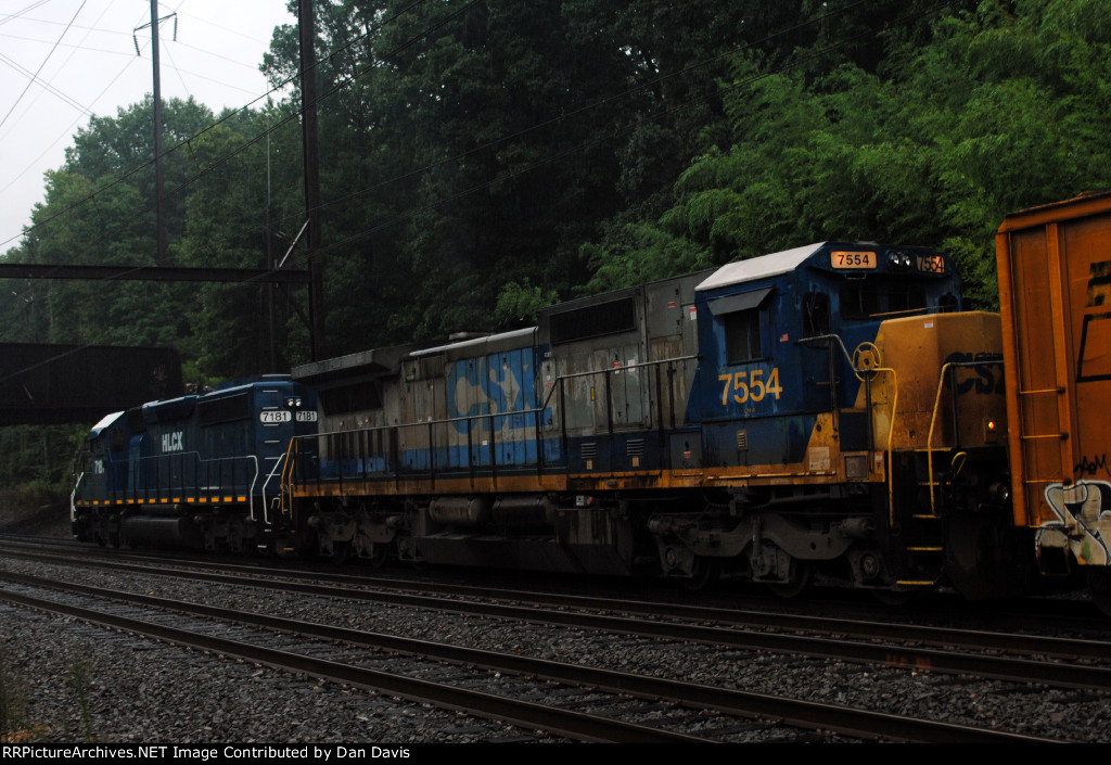CSX C40-8 7554 on Q300-25